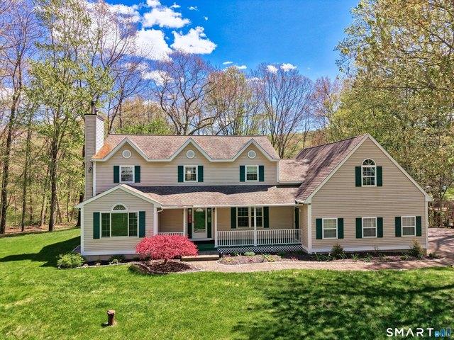 81 Amanda Ln, Naugatuck, CT 06770