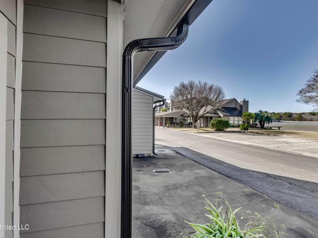 81 Breakers Lane