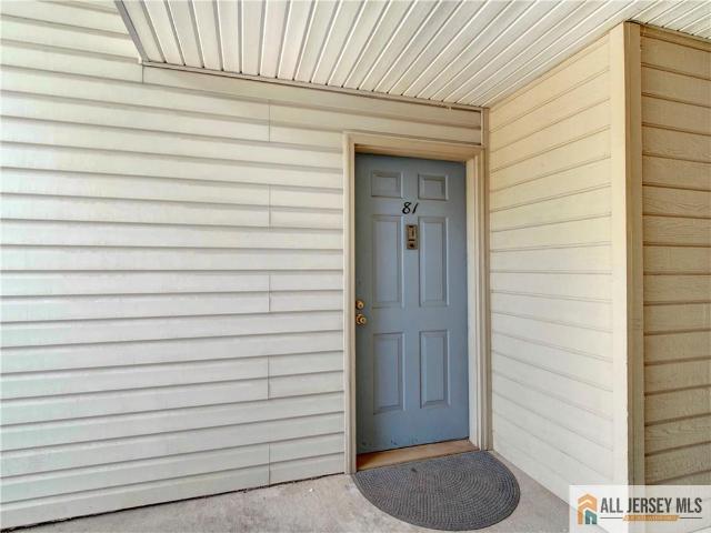 81 Canterbury Court
