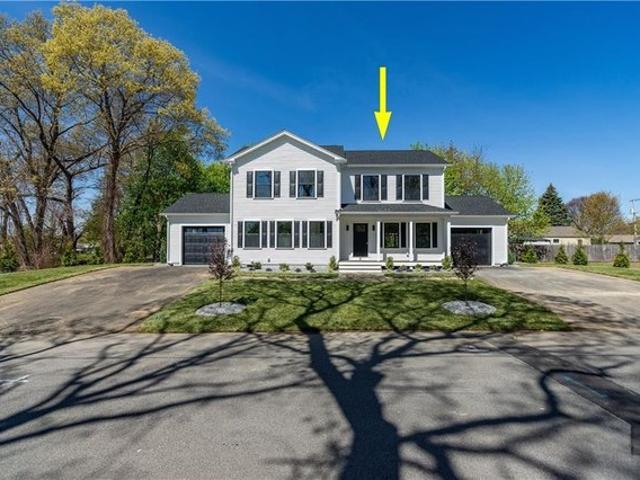 81 Cadora Ave, Warwick, RI 02818