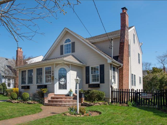 81 Chestnut Ave, Floral Park, NY 11001 | MLS #984181 | Compass