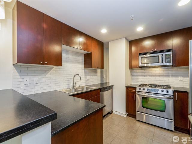 81 Clay Street # 526