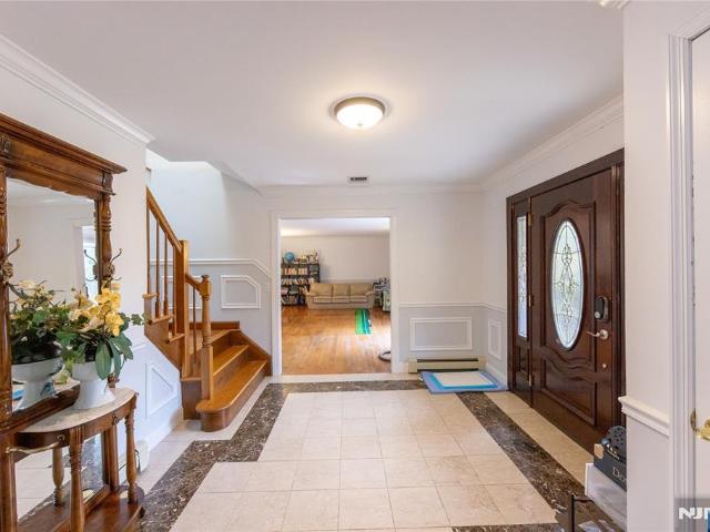 81 Crescent Avenue
