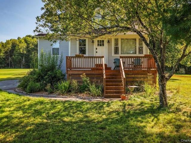 81 Devils Rd, Lake Huntington, NY 12726