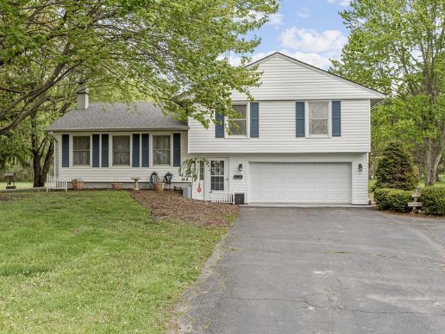 81 E Division Rd, Valparaiso, IN 46383