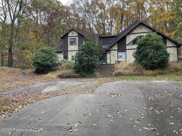 81 Edge Rock Dr, Drums, PA 18222
