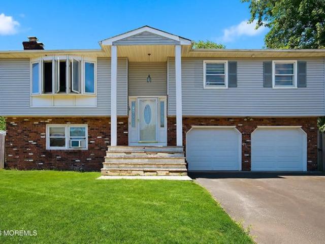 81 Elm St, Beachwood, NJ 08722