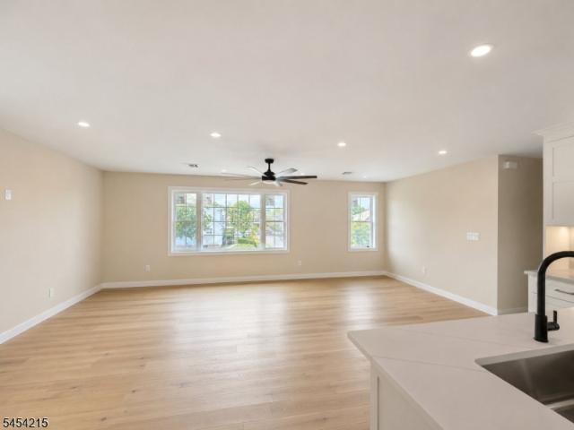 81 Ellen St # 2