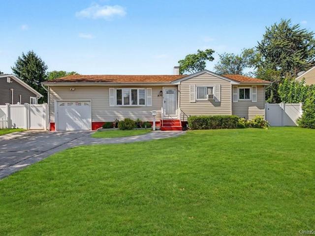 81 Ellery St, Brentwood, NY 11717
