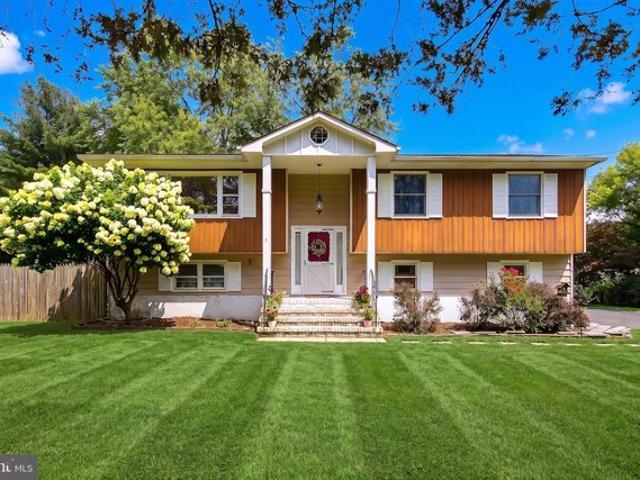 81 Ford Rd, Howell, NJ 07731