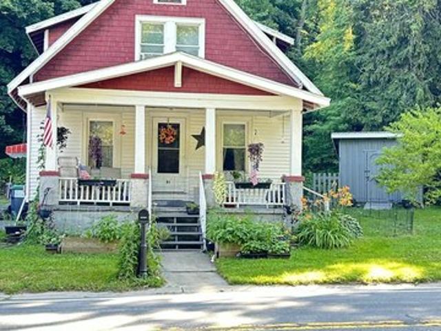 81 Ft Johnson Ave, Fort Johnson, NY 12070