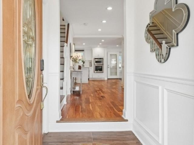81 Hudson Ave
