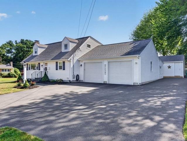 81 Juniper Dr, Norwood, MA 02062