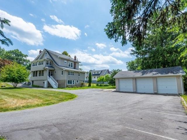 81 Lane Ave, West Caldwell, NJ 07006