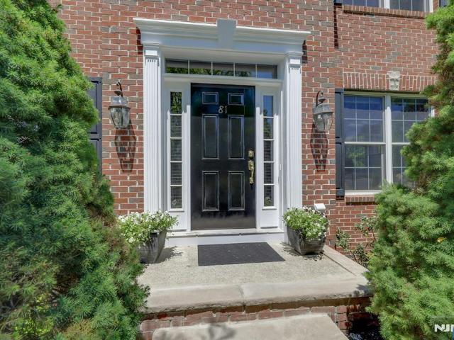 81 Lafayette Circle