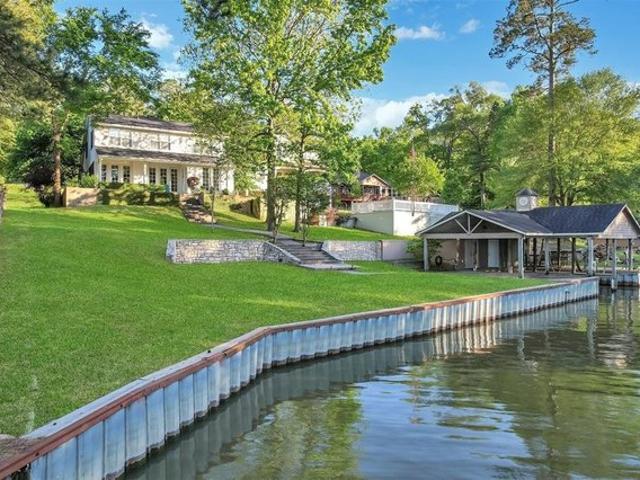 81 Lake Oaks Blvd, Coldspring, TX 77331