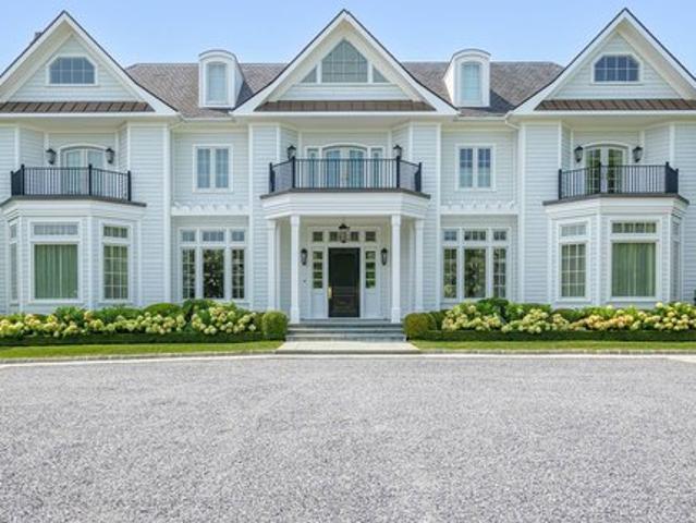 81 Meadowmere Pl, Southampton, NY 11968