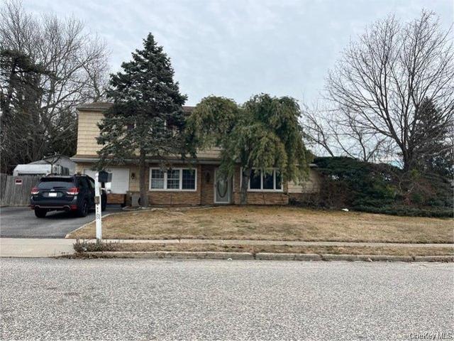 81 Miller Ave, Port Jefferson Station, NY 11776