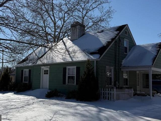 81 N Greenwich St, Alloway, NJ 08001