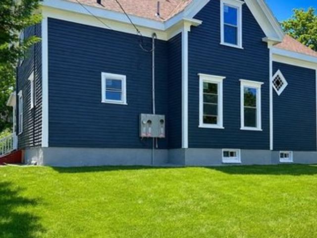 81 Oak St, Middleboro, MA 02346