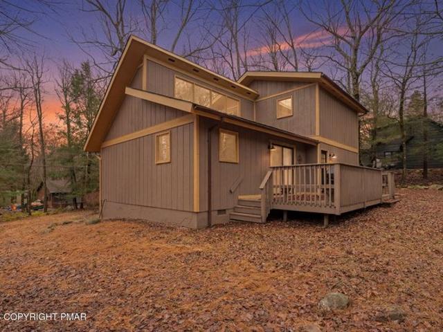 81 Split Rock Rd, Lake Harmony, PA 18624