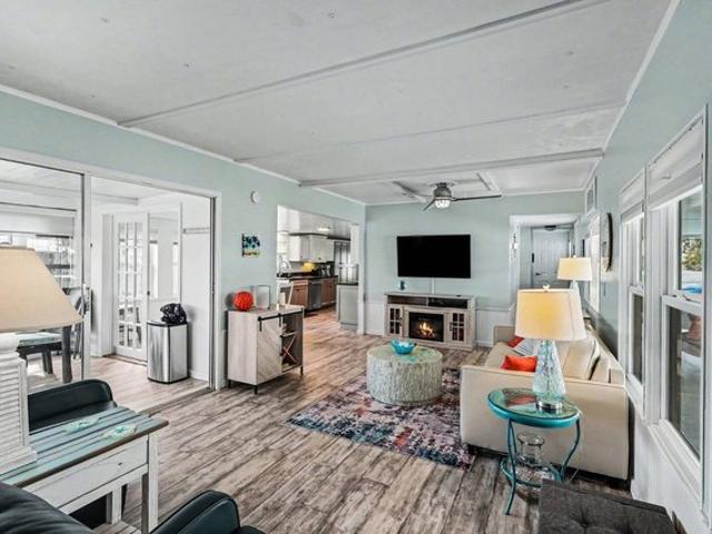 81 Sun Cir, Fort Myers, FL 33905