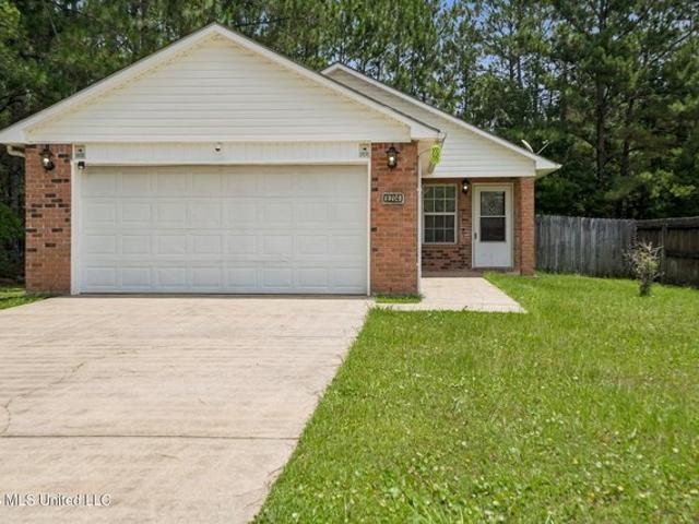 8204 Exchange St, Gautier, MS 39553