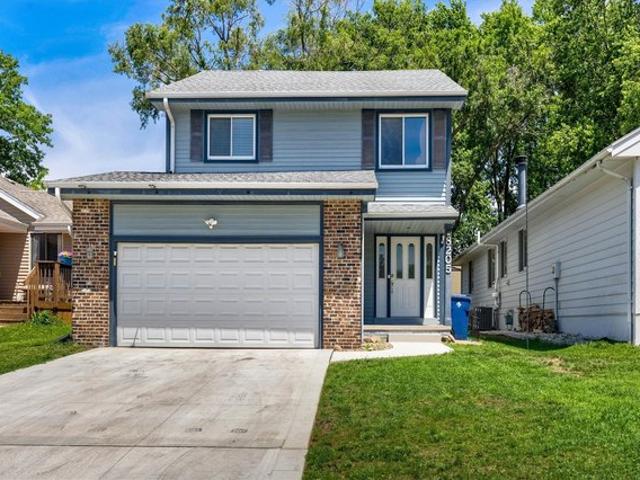 8205 Alpine Dr, Urbandale, IA 50322