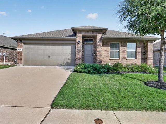 8205 Burma Dr, Fort Worth, TX 76131