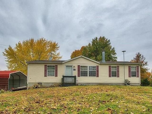 8205 E 255th Ter, Freeman, MO 64746