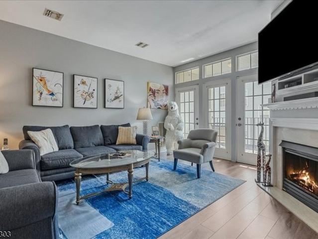 8205 Harcourt Rd Unit 8205, Clifton, NJ 07013