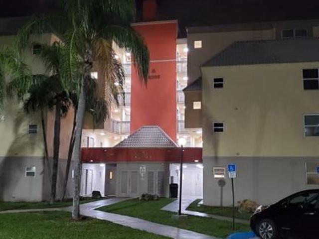 8205 Lake Dr #405, Doral, FL 33166