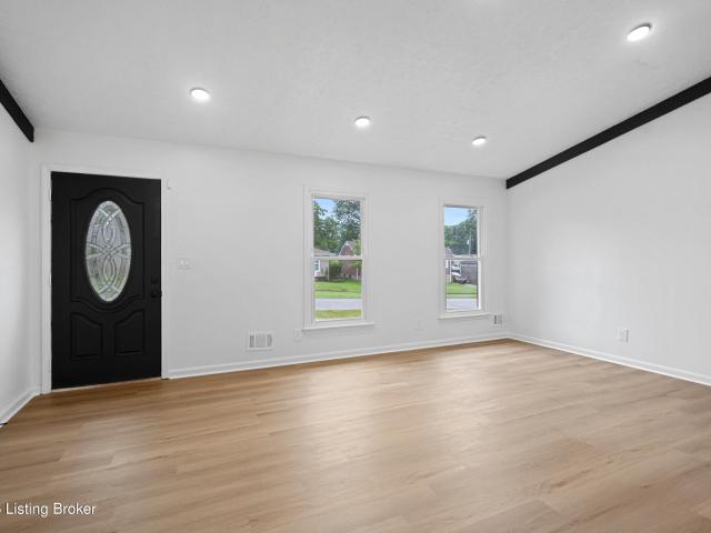 8205 Rochelle Rd