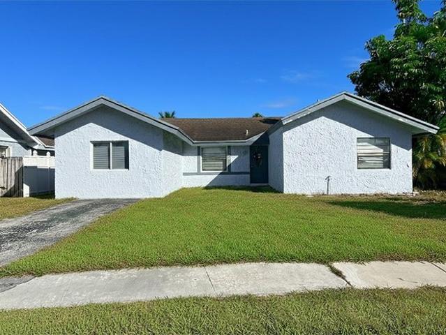 8205 SW 12th Pl, North Lauderdale, FL 33068