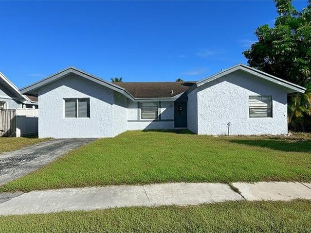 8205 SW 12th Pl, North Lauderdale, FL 33068
