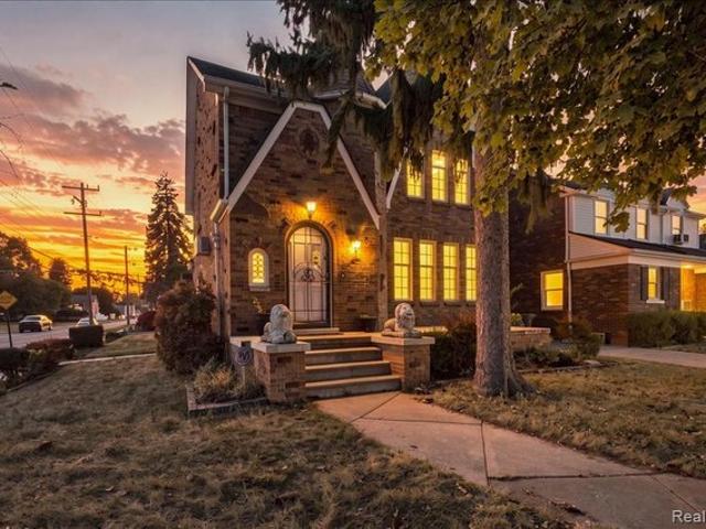8205 Ward St, Detroit, MI 48228