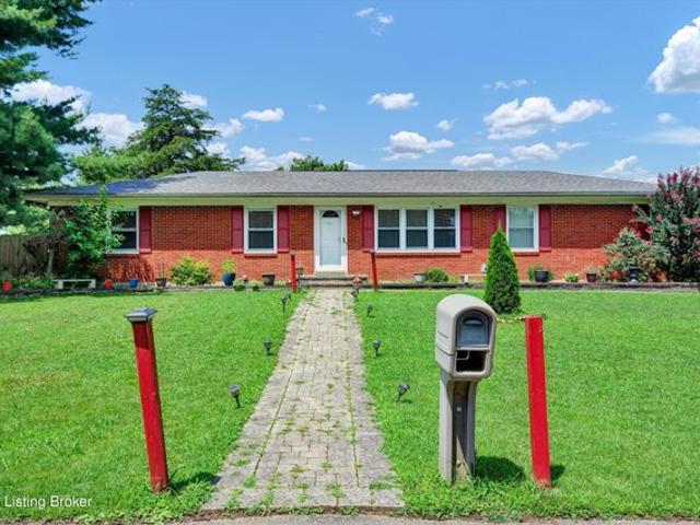 8206 Ardenia Ln, Louisville, KY 40228