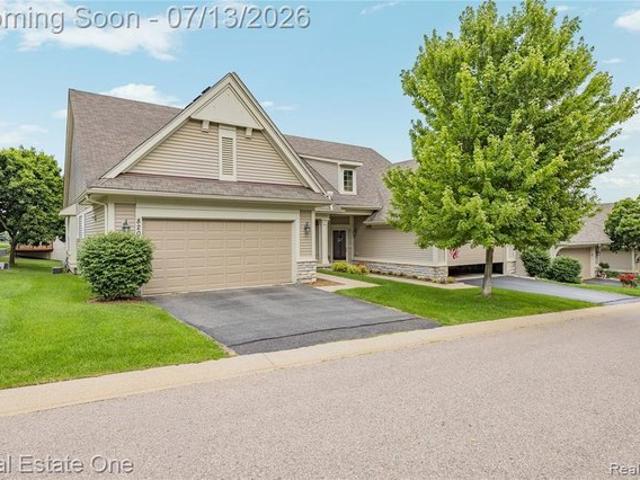 8206 Timber Trl Unit 82, White Lake, MI 48386