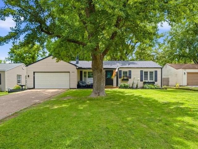 8207 Barkley St, Overland Park, KS 66204