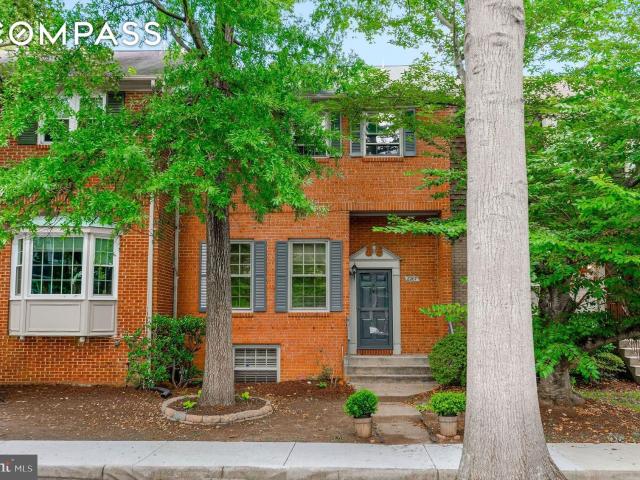 8207 Cedar Landing Ct, Alexandria, VA