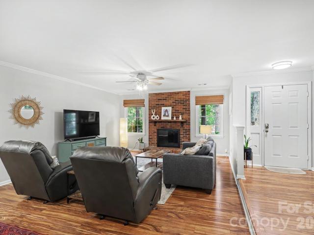 8207 White Horse Lane