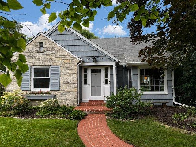 8208 N Santa Monica Blvd, Fox Point, WI 53217