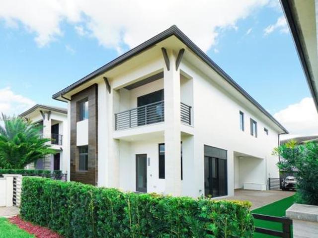 8208 Central Park Blvd, Doral, FL 33166