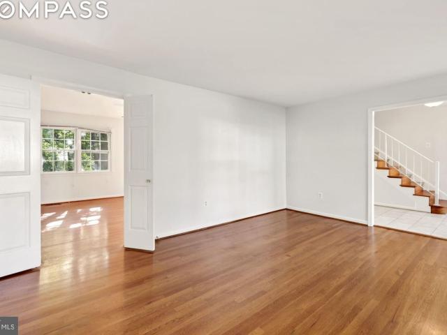 8208 Gainsborough Ct W, Potomac, MD