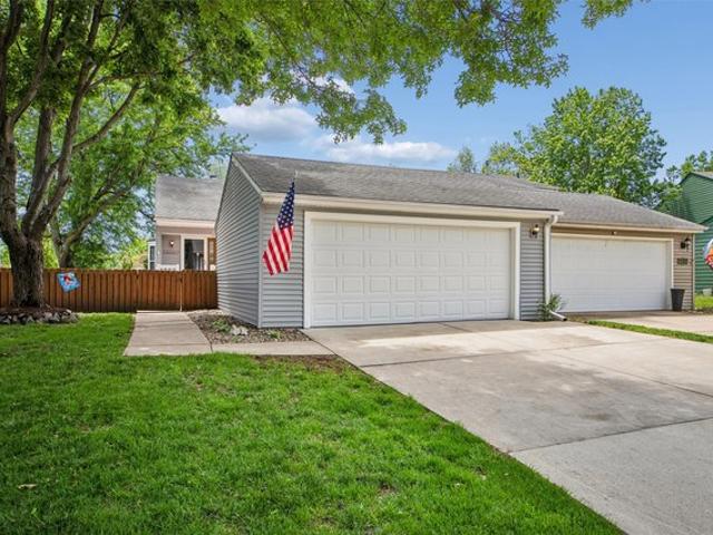 8208 Greenbelt Dr, Urbandale, IA 50322