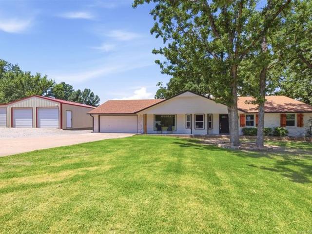 8208 Webb Dr, Tulsa, OK 74131