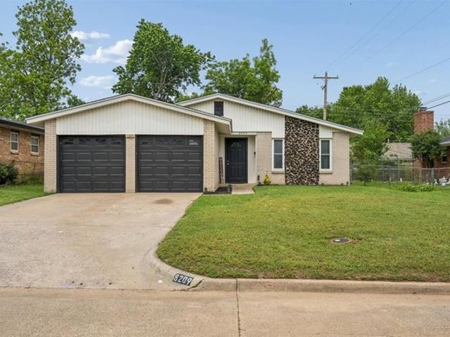 8209 NW 28th St, Bethany, OK 73008