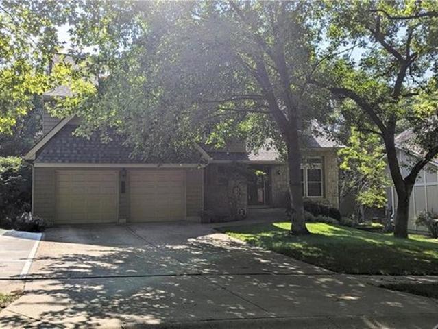 8209 Acuff Ln, Lenexa, KS 66215