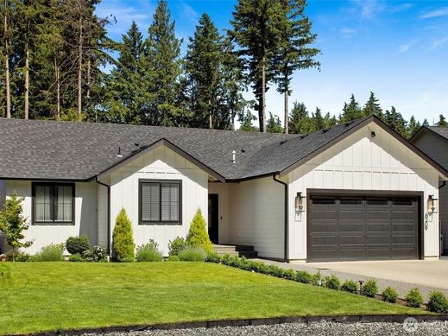 8209 Colfax Ct, Maple Falls, WA 98266