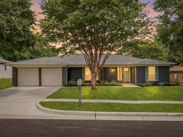 8209 Pearl St, North Richland Hills, TX 76180